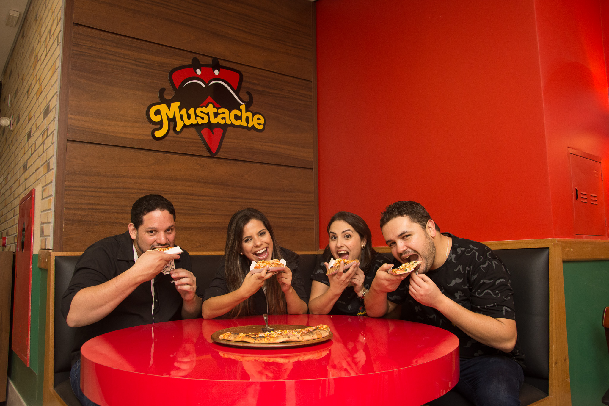 Inaugurção Mustache e Glaciê 22 - Mustache Hand PizzaMustache Hand Pizza